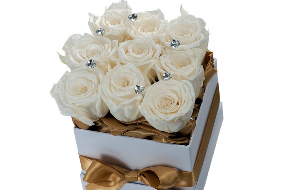Infinity white roses in a box- AmbienceDecoJM